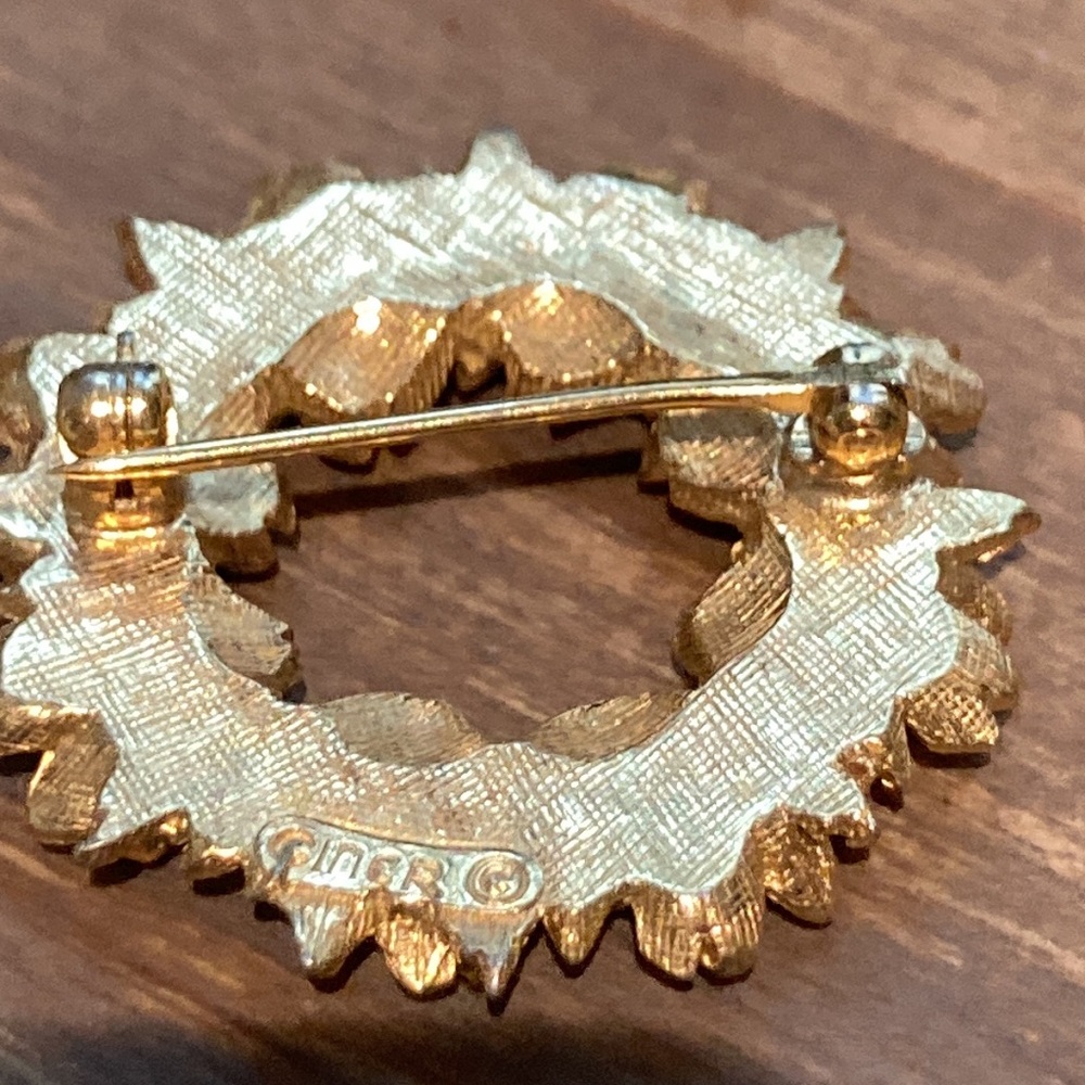 Ciner Vintage Circle Of Flowers Brooch Pin With Jade … - Gem